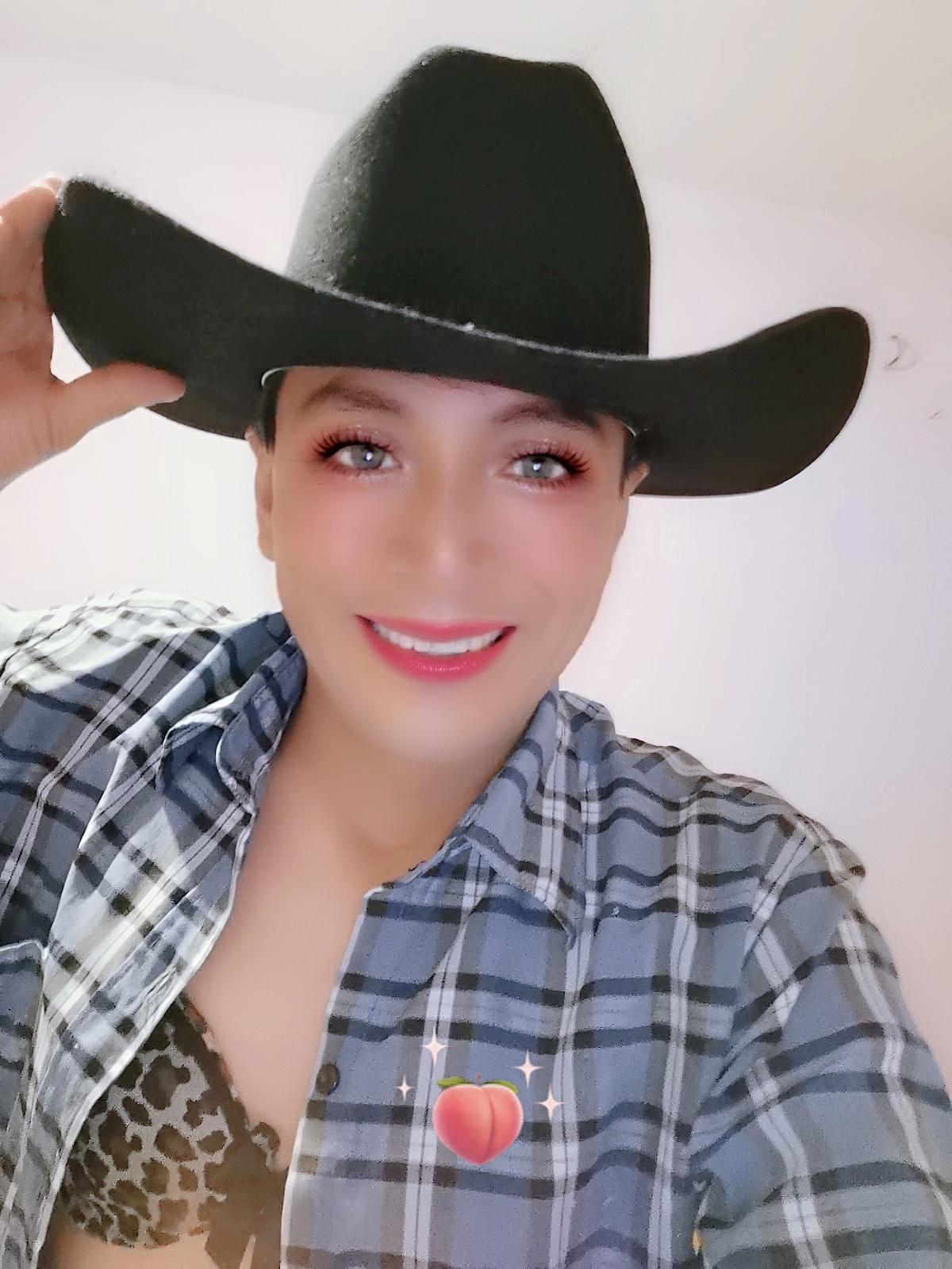 Cute cowboy or pretty cowgirl? | Scrolller