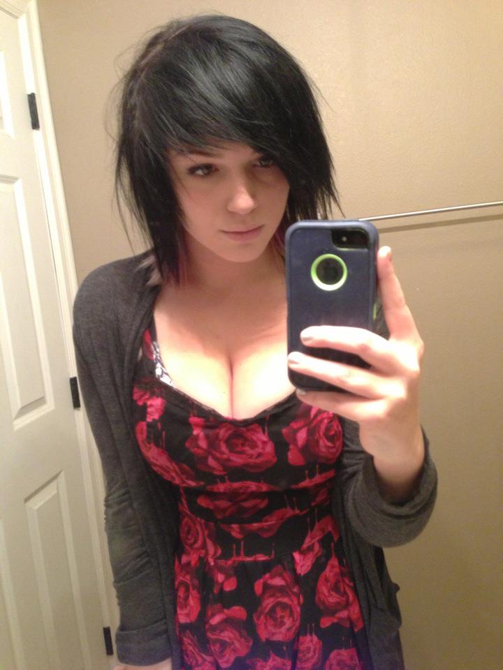 Cute Emo-Scene Girl | Scrolller