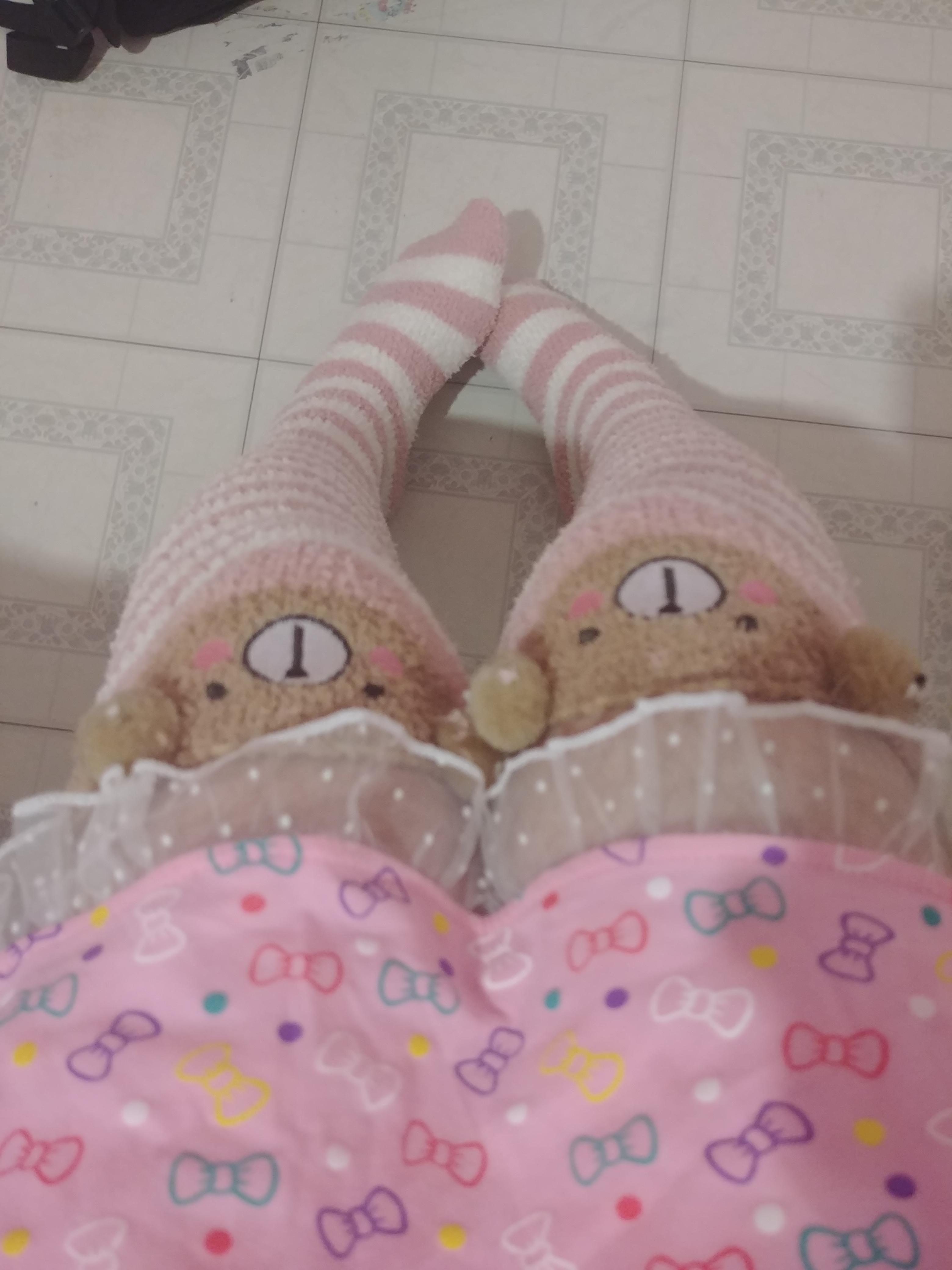 Cute fluffy socks :3 | Scrolller