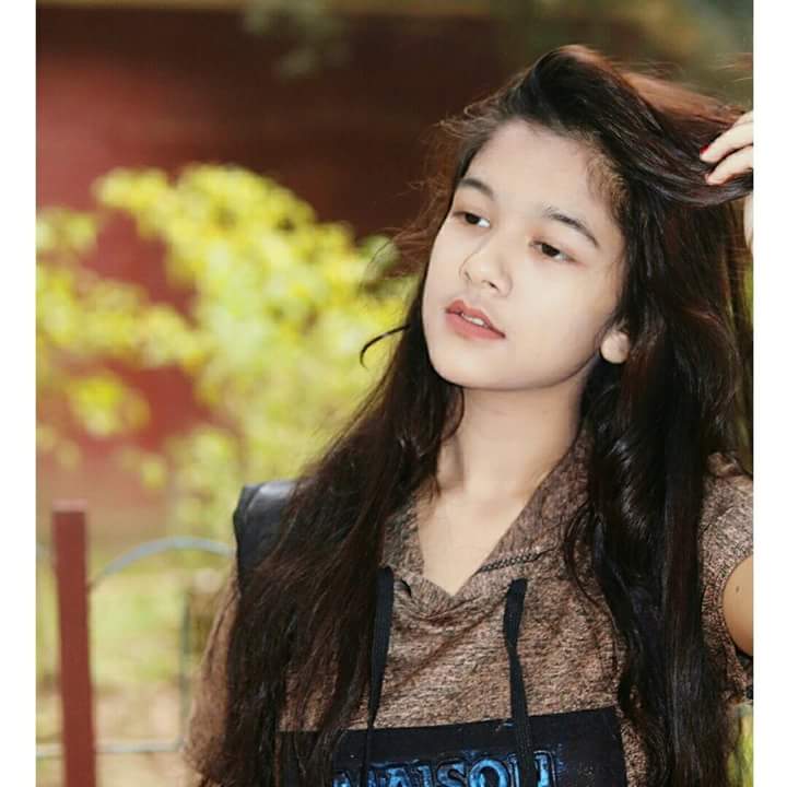 🥰Cute GF records herself stripping Full Nude for her BF, Pic's and 2 ...