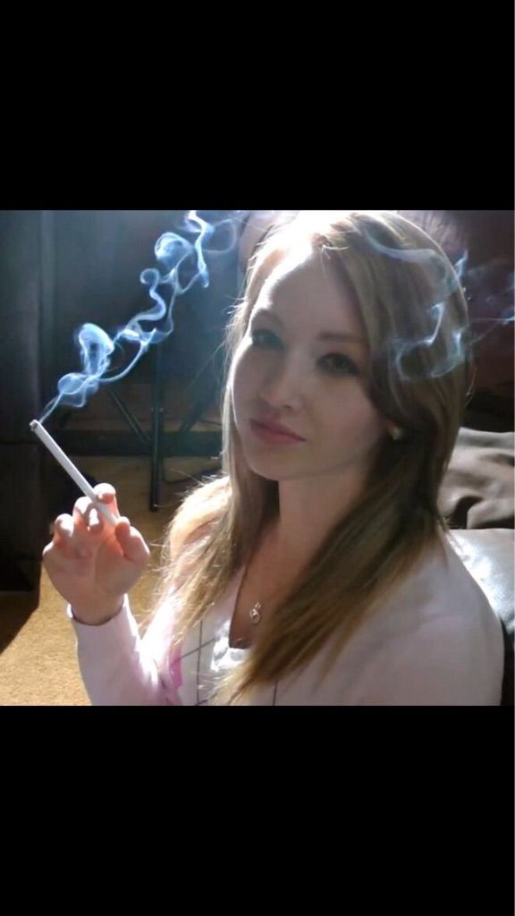 Cute girl smoking | Scrolller