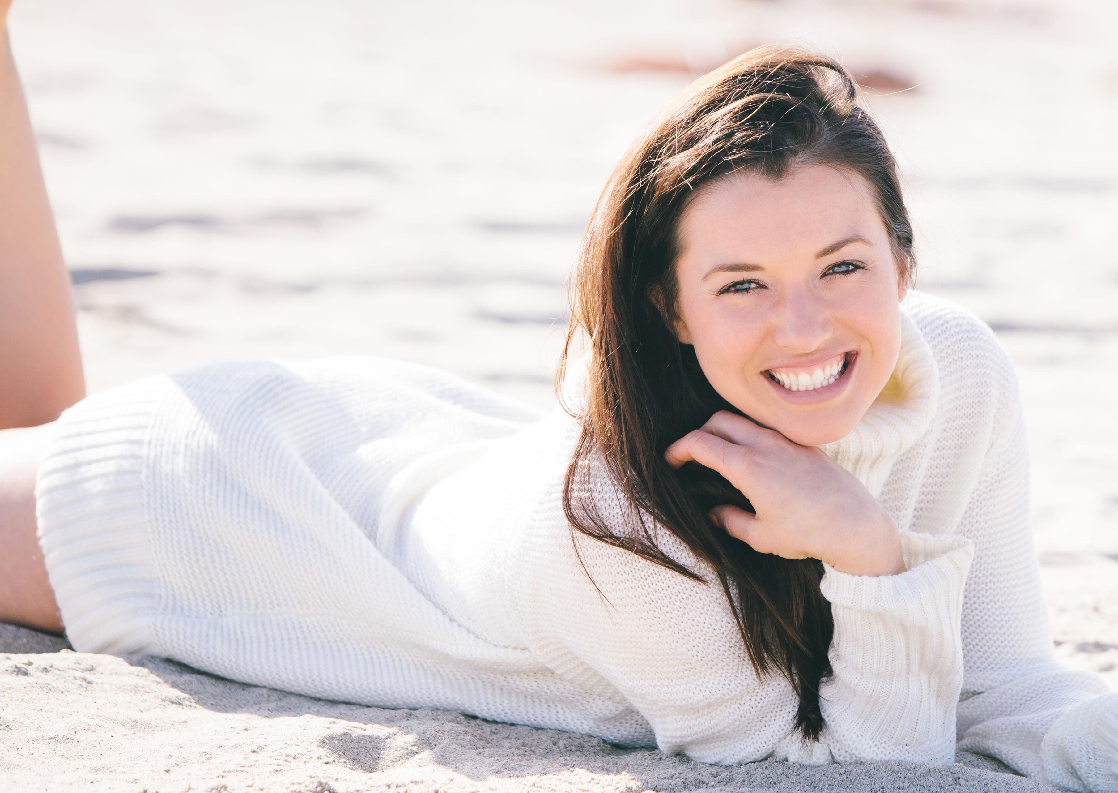 Cute in White | Scrolller