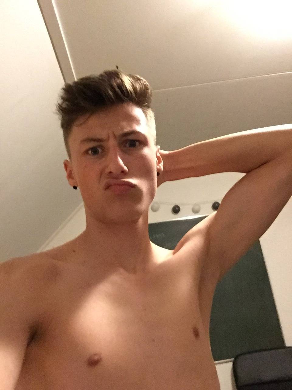 Cute, pale, twinky boy :) | Scrolller