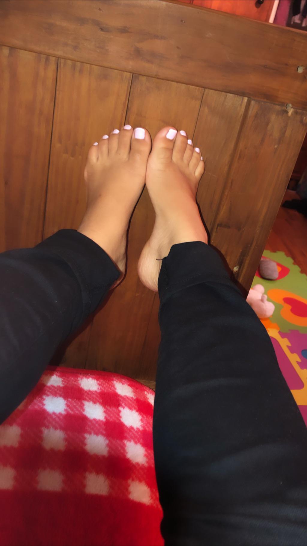 Cute pink toes | Scrolller