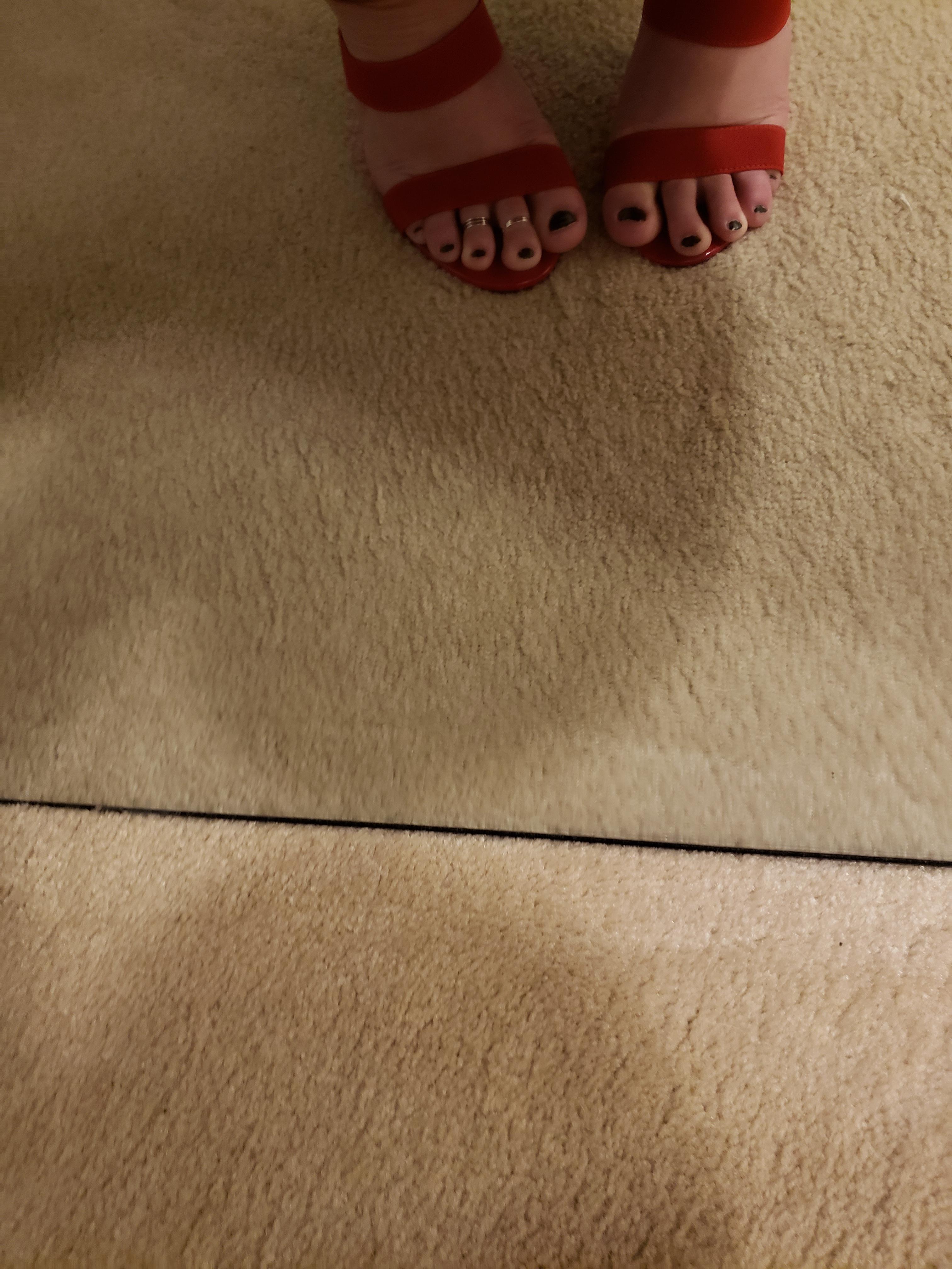 Cute toes? | Scrolller