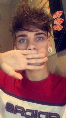 Cute Twink Packing a Surprise | Scrolller