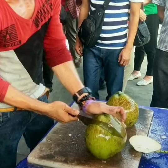 Cutting a coconut | Scrolller