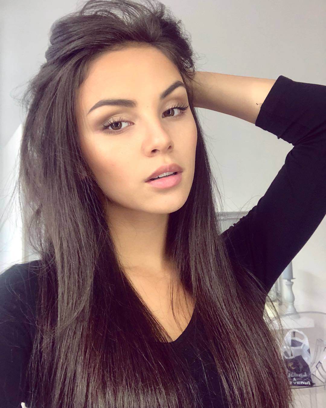 Czech / Vietnamese | Scrolller