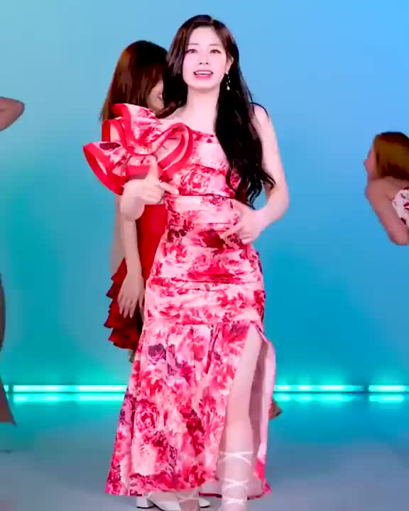 Dahyuan - Twice | Scrolller