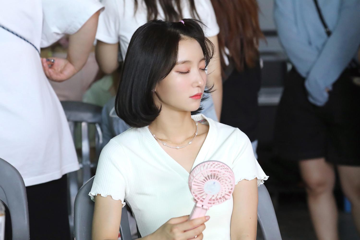 Daily Binnie #1113 - She's So Hot | Scrolller