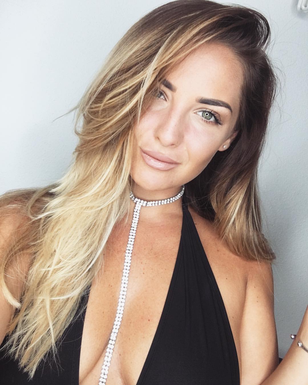 Daisy Watts | Scrolller