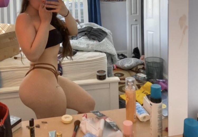 Dam she thick | Scrolller