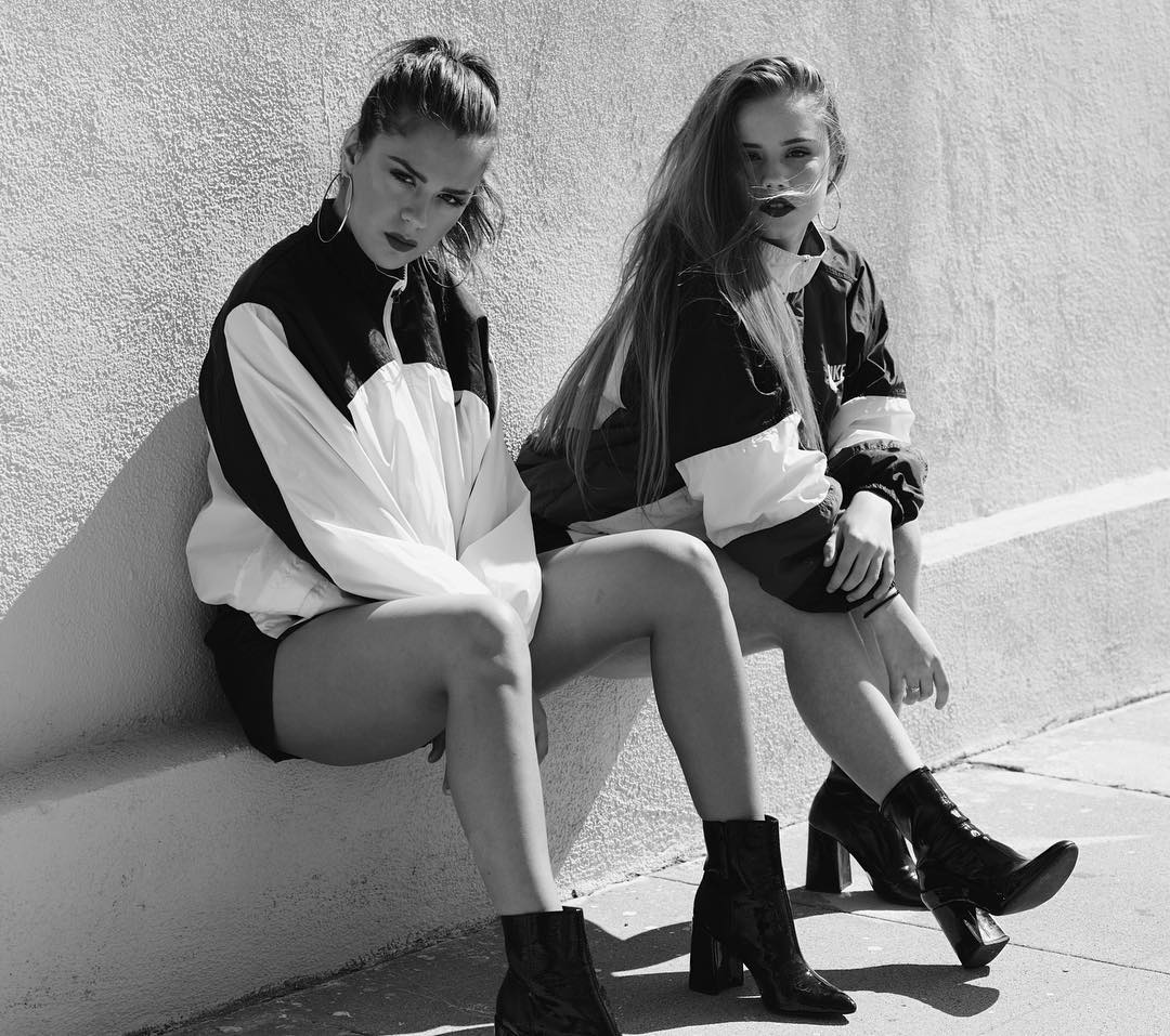 Damn legs (with Lexee Smith | Scrolller