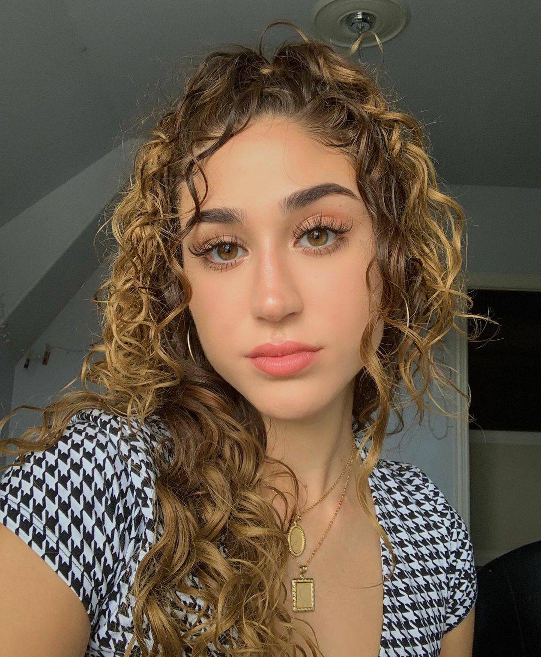 Damn she is beautiful 😍🇵🇸🇺🇾 | Scrolller