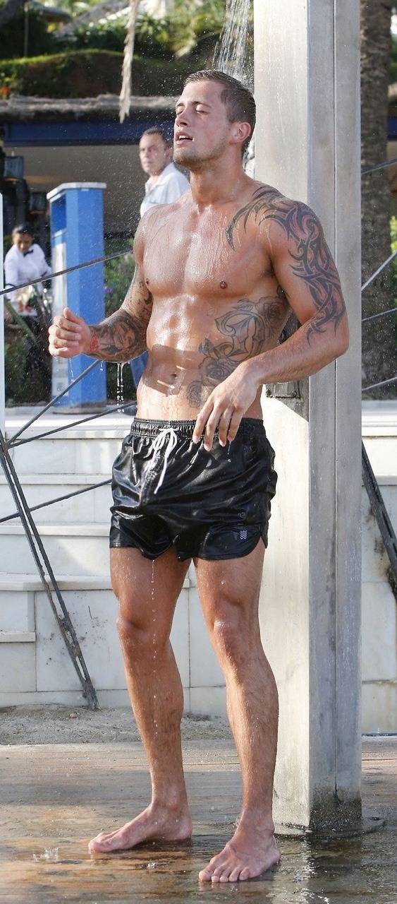 Dan Osborne bulge | Scrolller