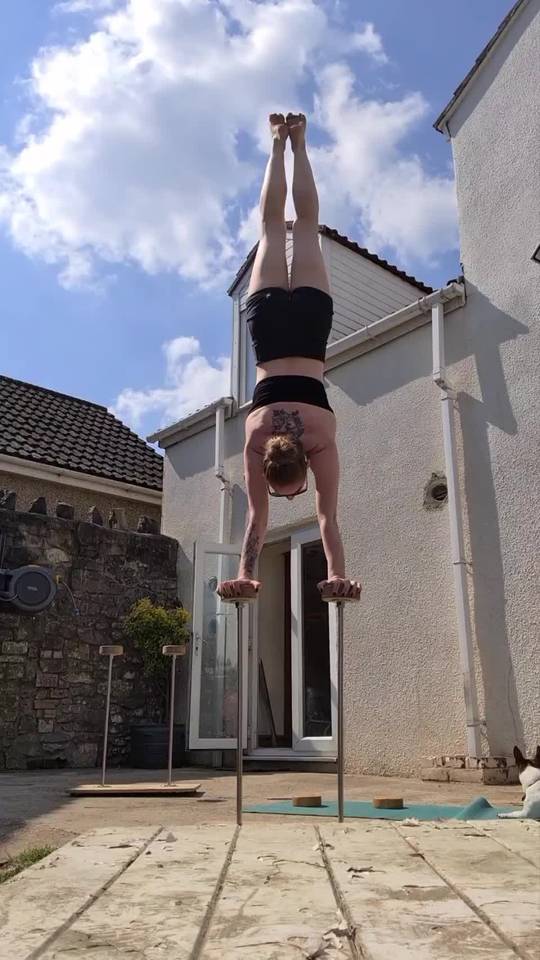 My favourite way to dance is upside down 🙃 | Scrolller