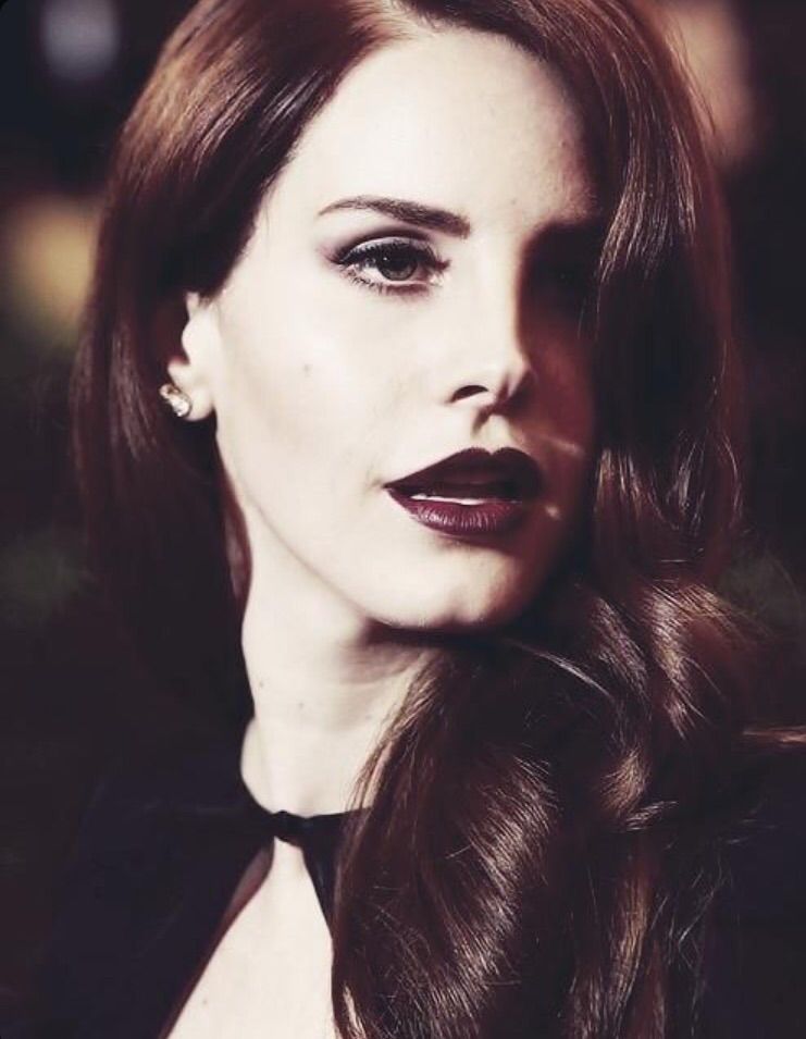 Dark lipstick | Scrolller