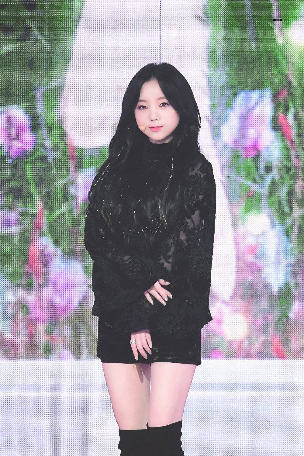 Dark mode Kei | Scrolller