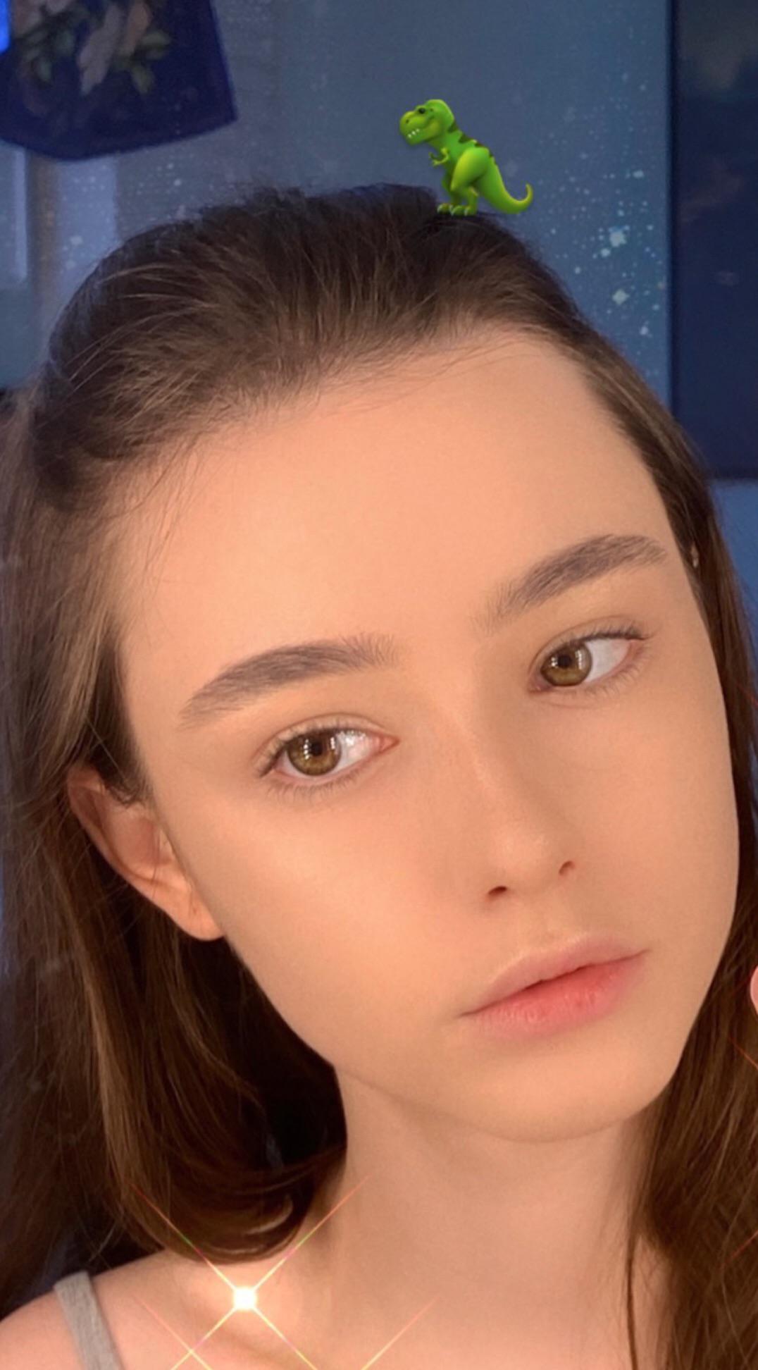 Dasha Taran | Scrolller