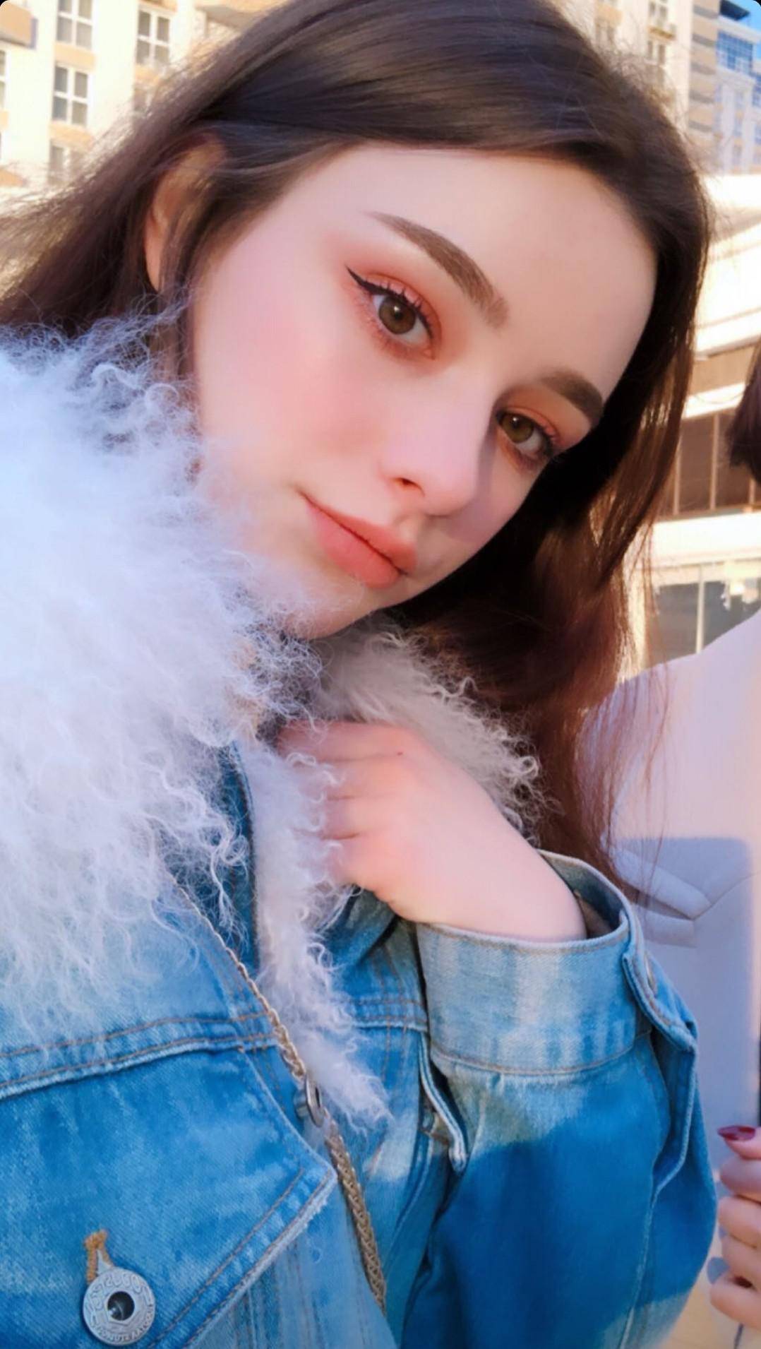 Dasha Taran | Scrolller