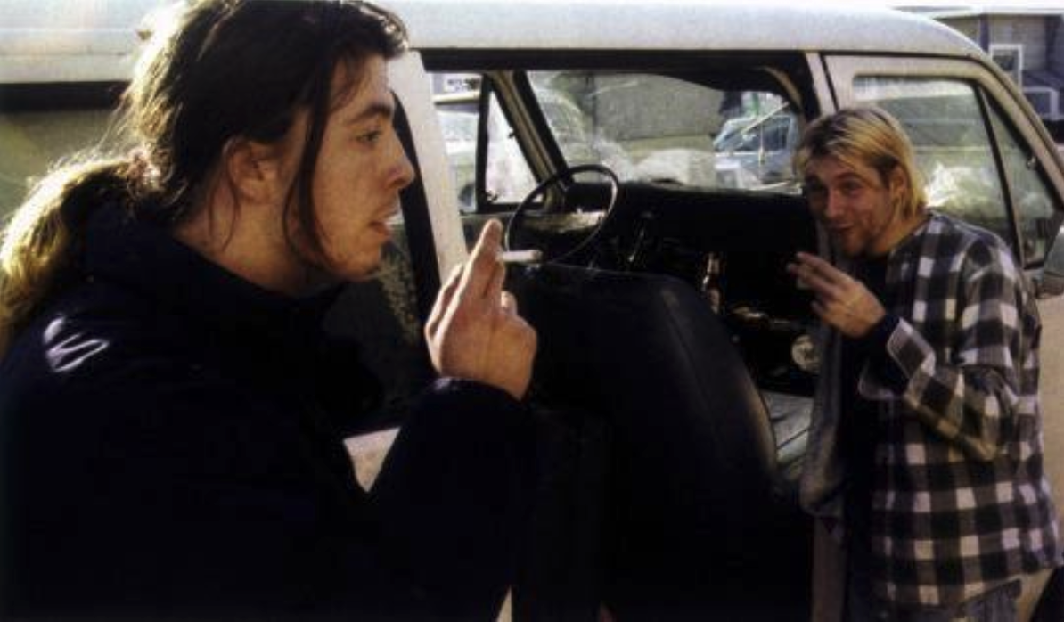 Dave Grohl and Kurt Cobain on a smoke break, 1992 | Scrolller