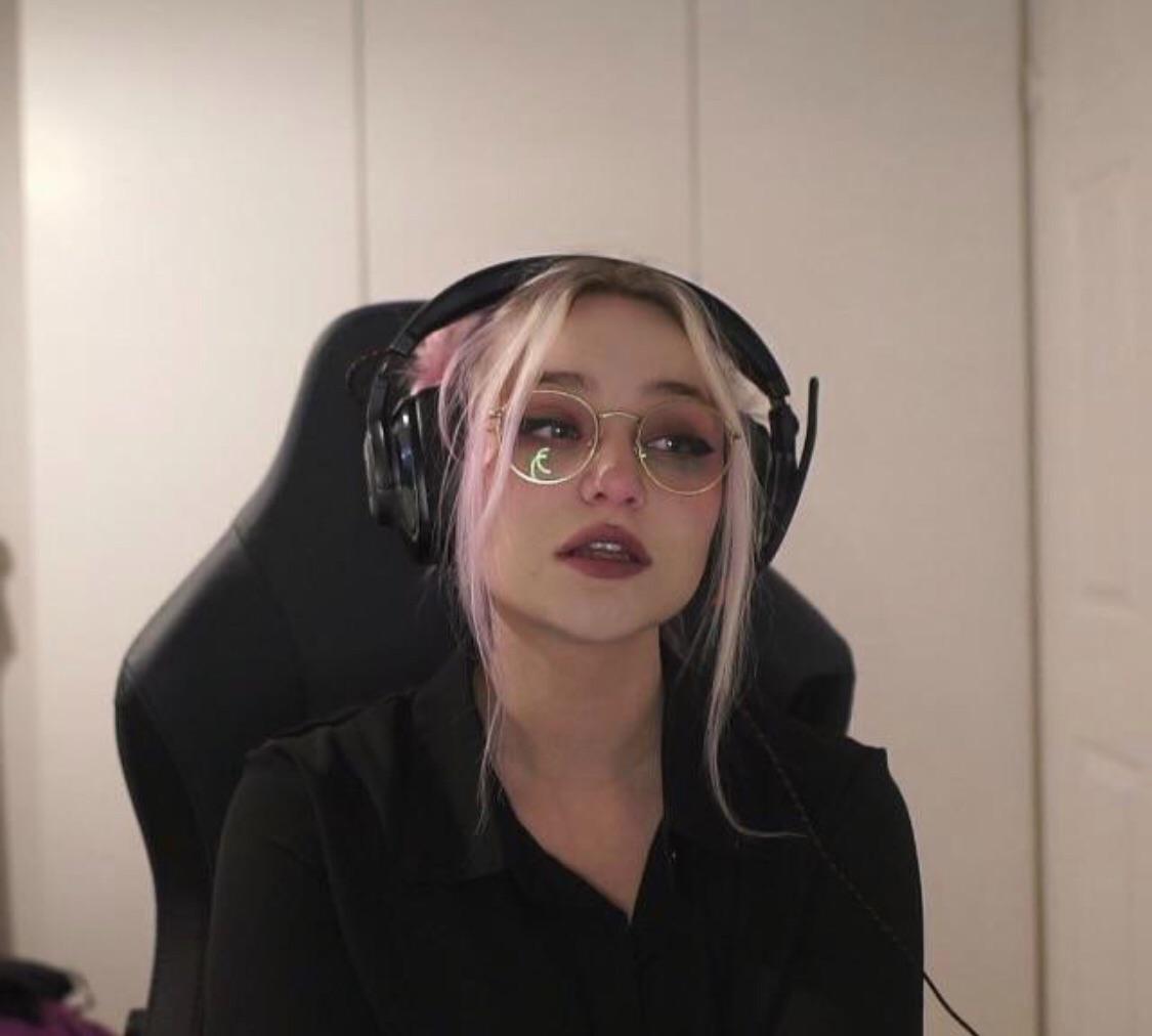 Day 3 of posting Niki until she notices me | Scrolller