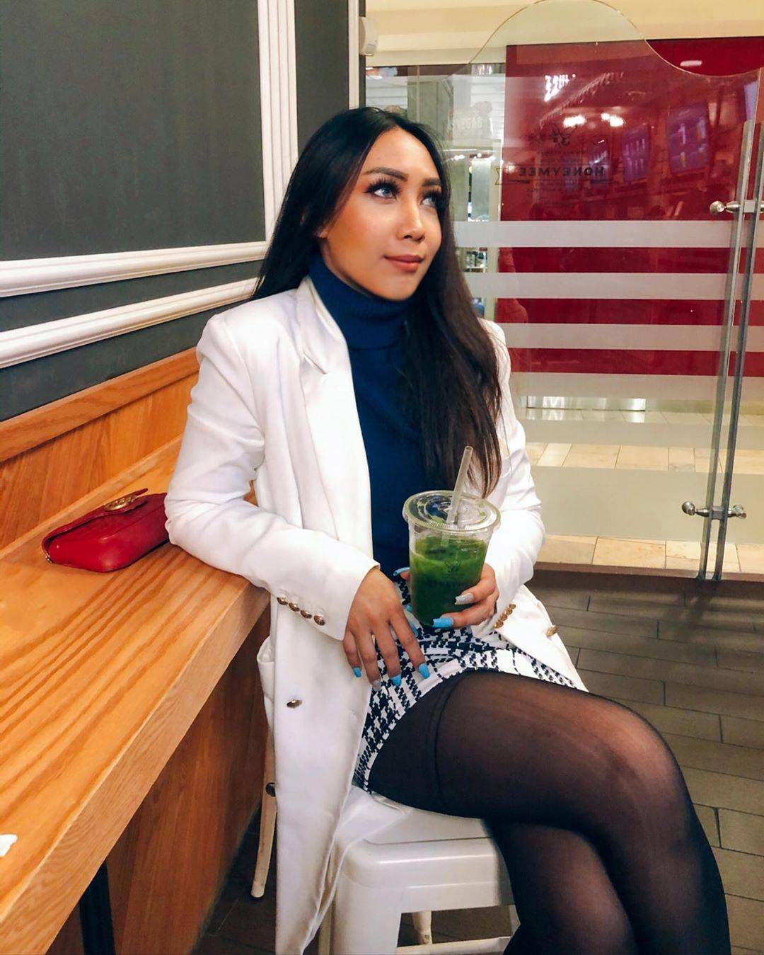 Daydreaming | Scrolller