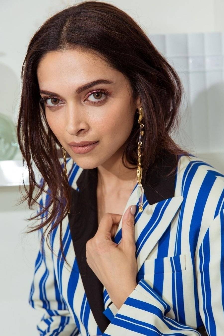 Deepika Padukone Scrolller