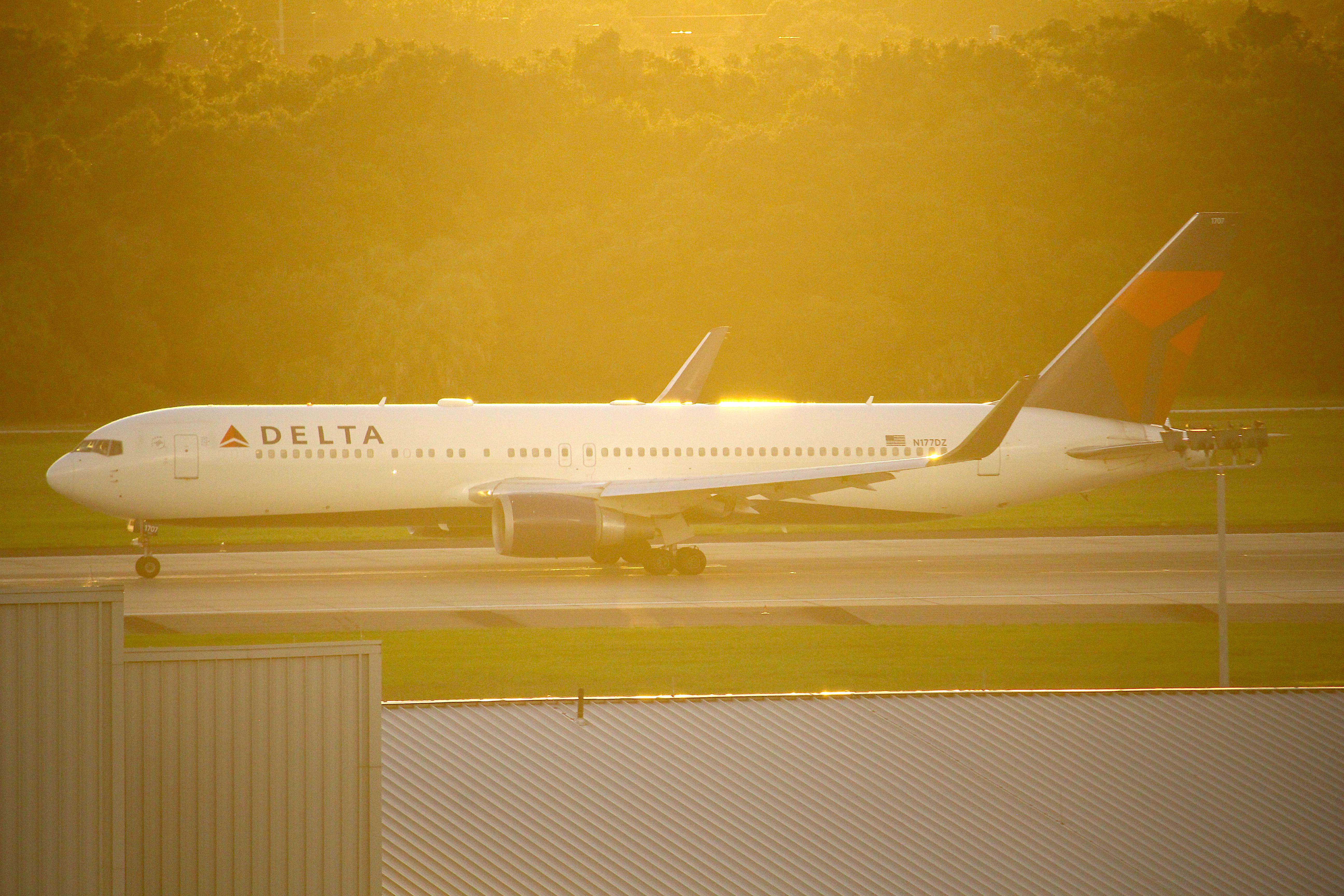 Delta 767 to Amsterdam at Tampa | Scrolller
