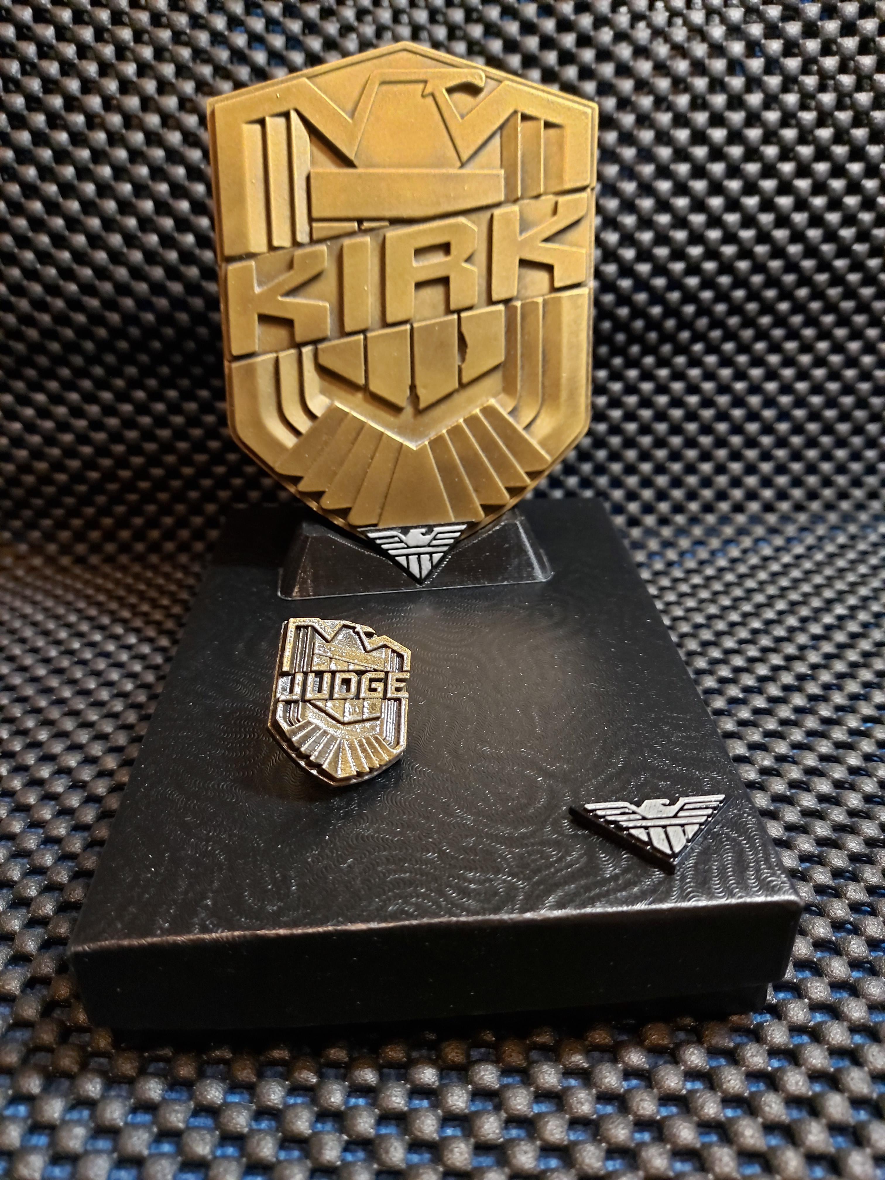 Deluxe badge set. | Scrolller