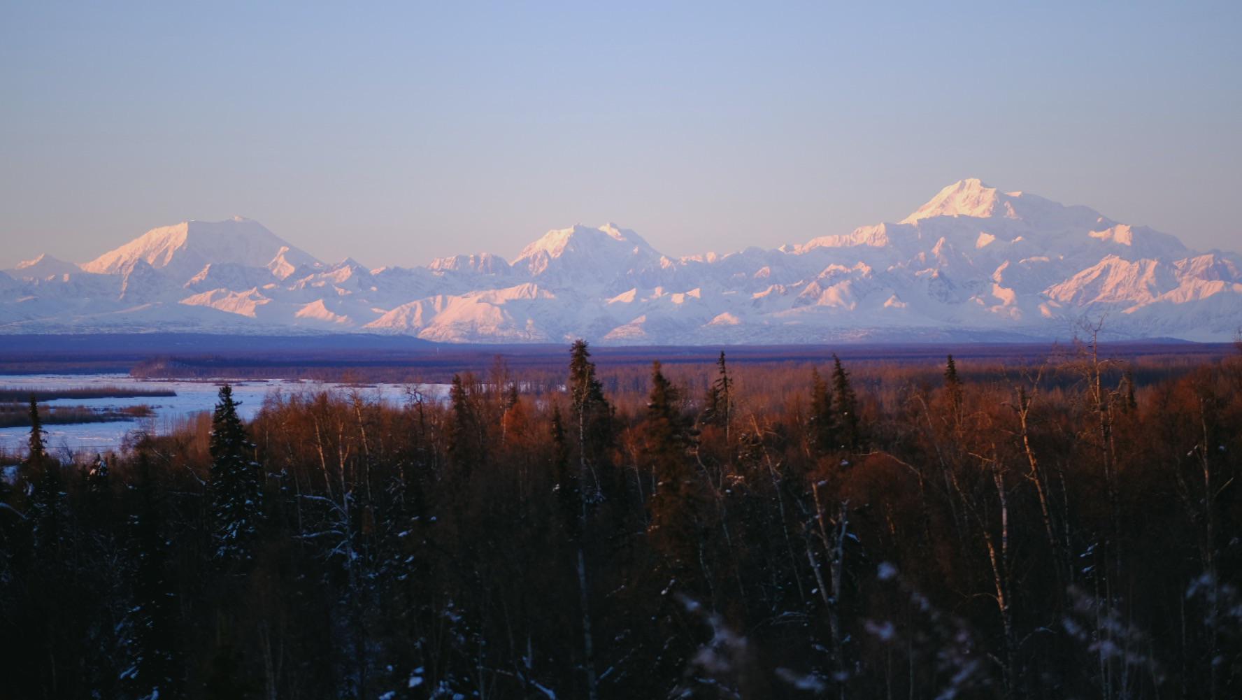 Denali and surrounding peaks, Alaska [OC] [1776x1001] | Scrolller