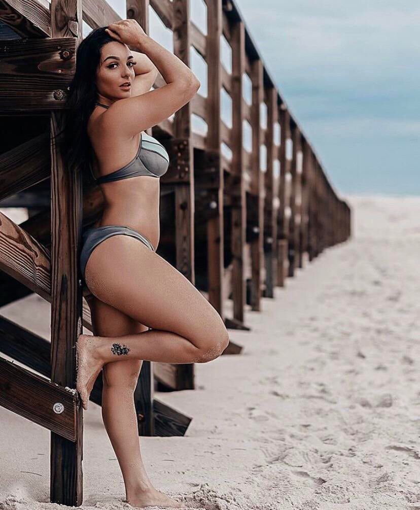 Deonna’s sandy feet | Scrolller