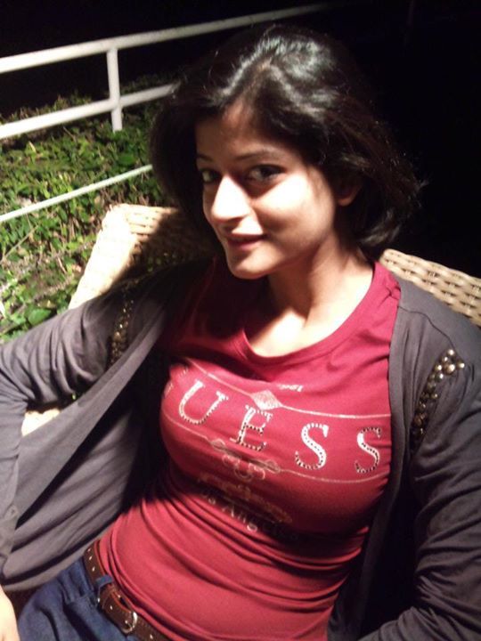 Desi Chick On/Off | Scrolller