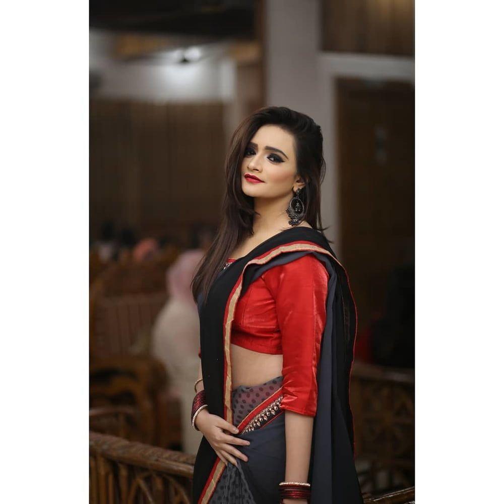 Desi Natural Pure Beauty Indian classic Bomb | Scrolller