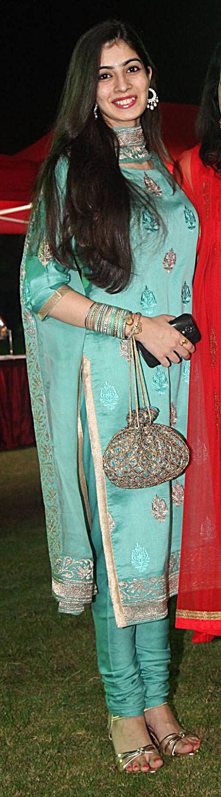 desi raand saali | Scrolller