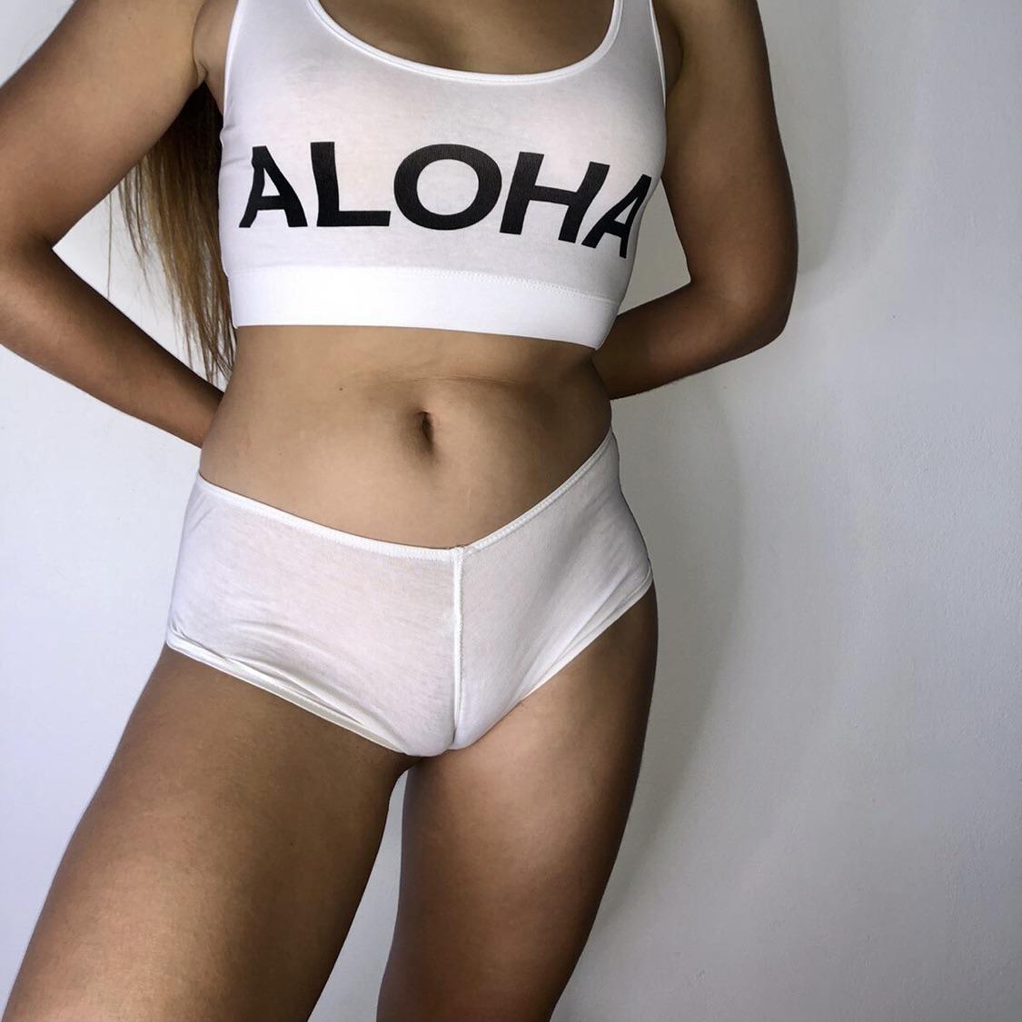 Did my cameltoe stop you scrolling? | Scrolller