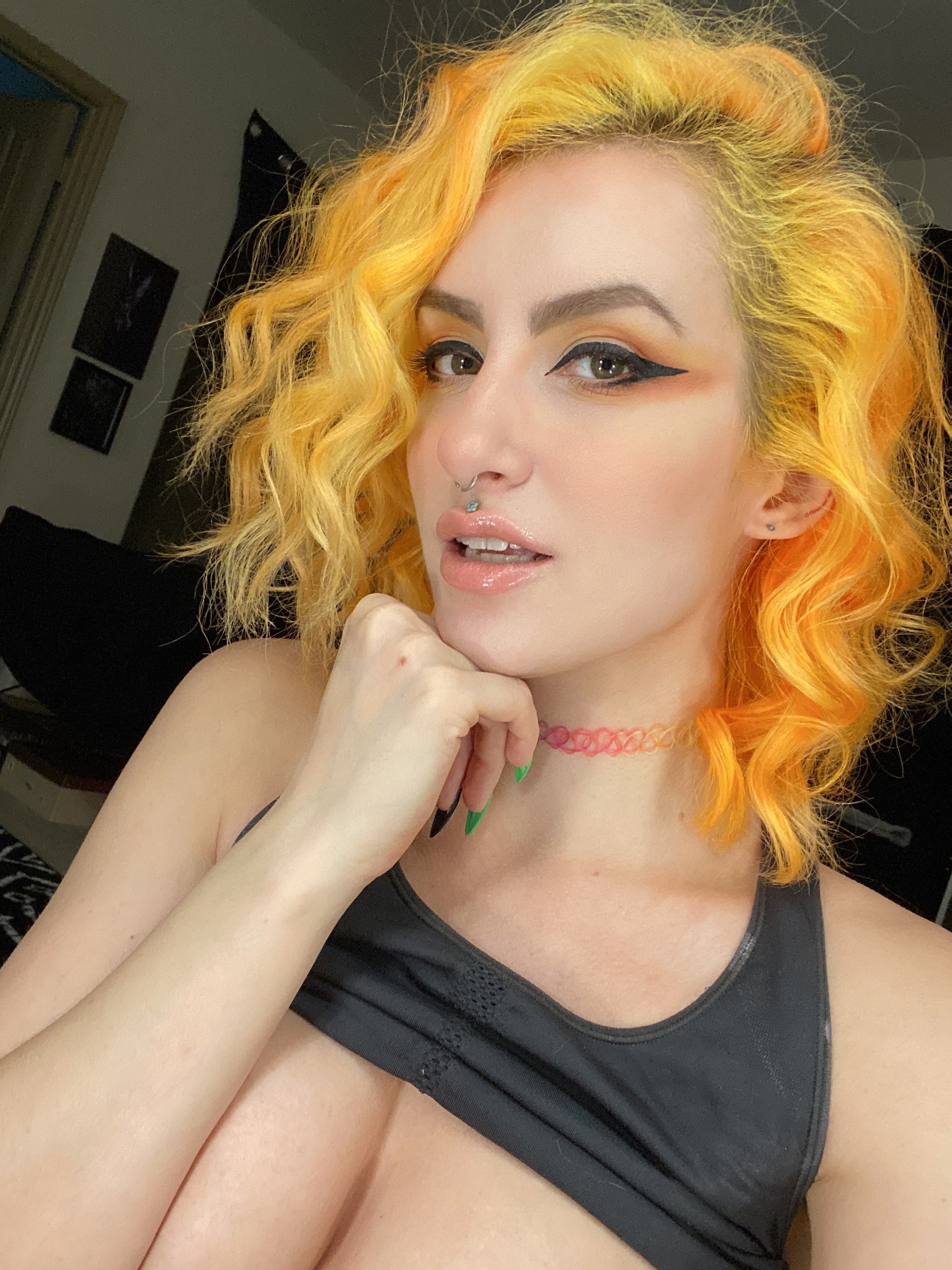 Digging her new hair | Scrolller