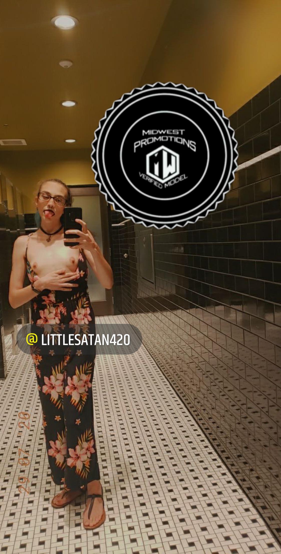 Dinner date | Scrolller