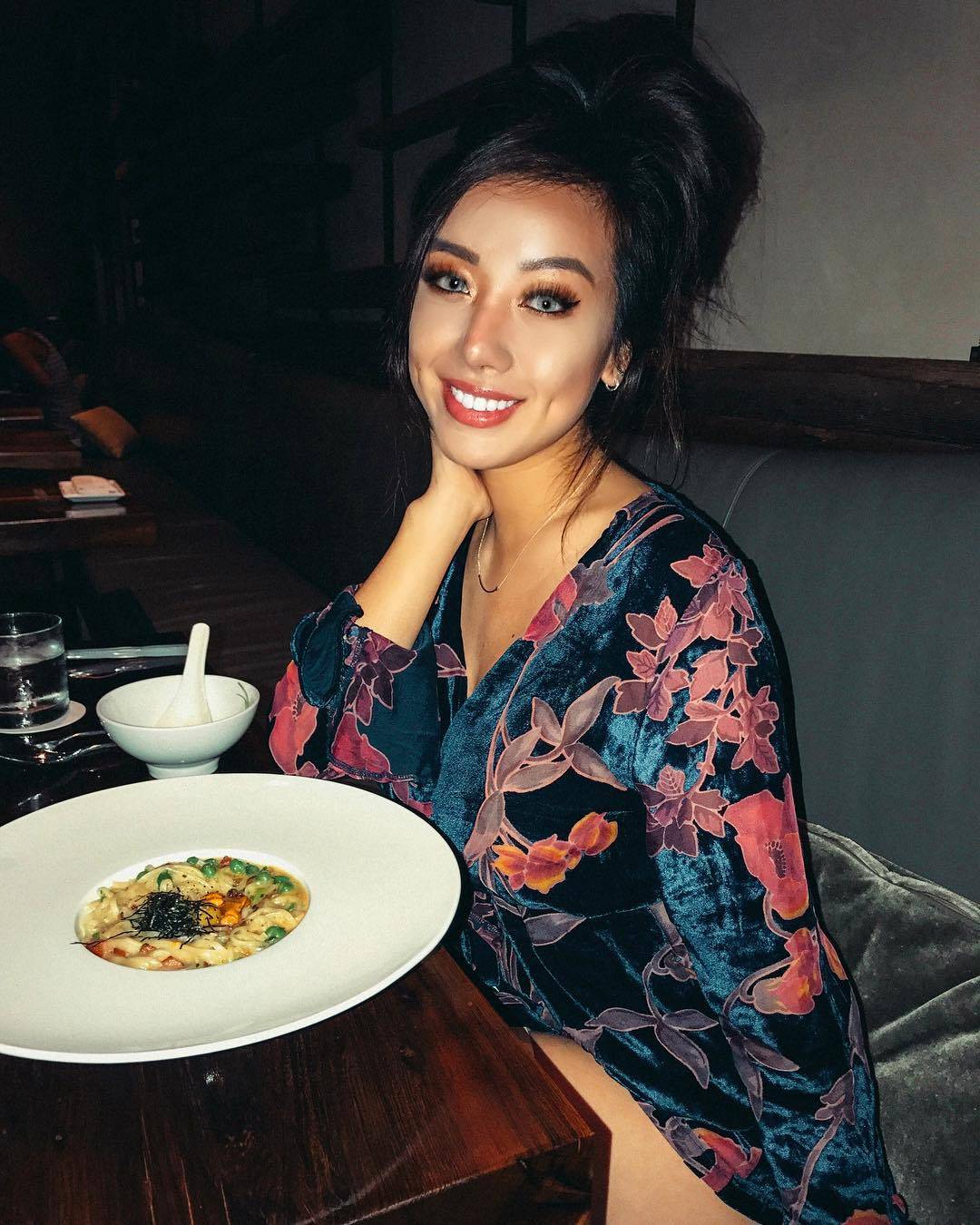 Dinner date | Scrolller