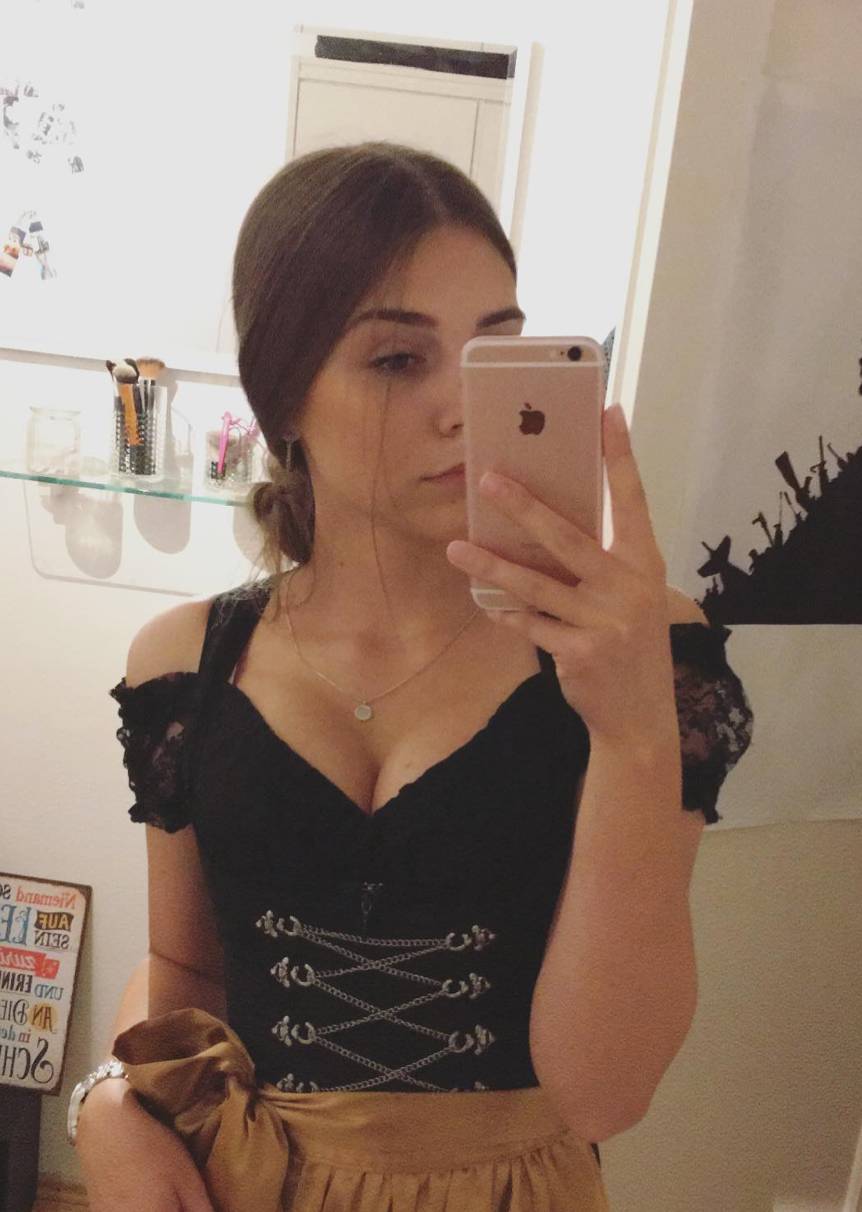 Dirndl :3 | Scrolller