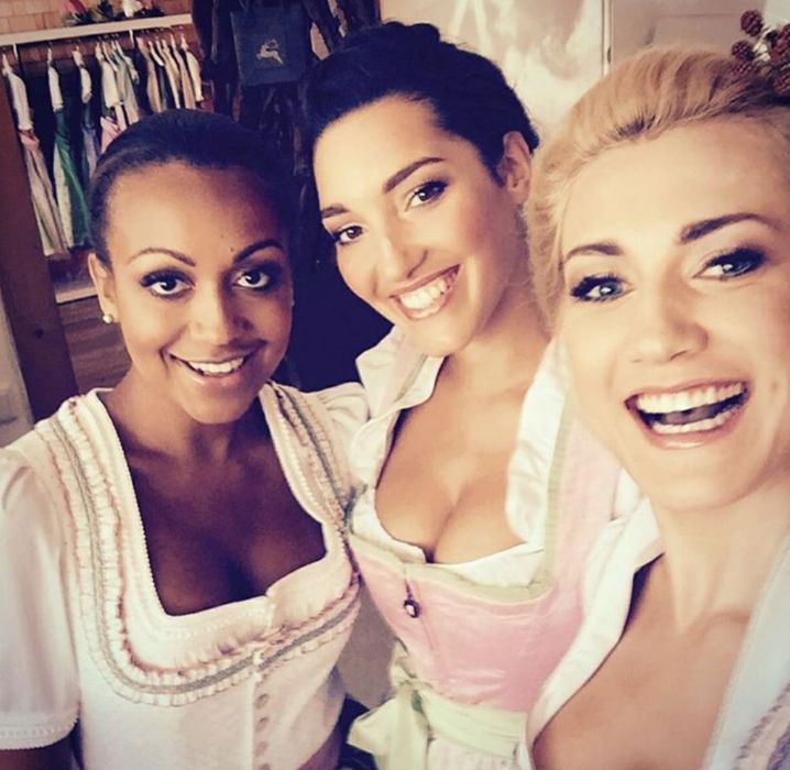 Dirndl selfie [3] | Scrolller
