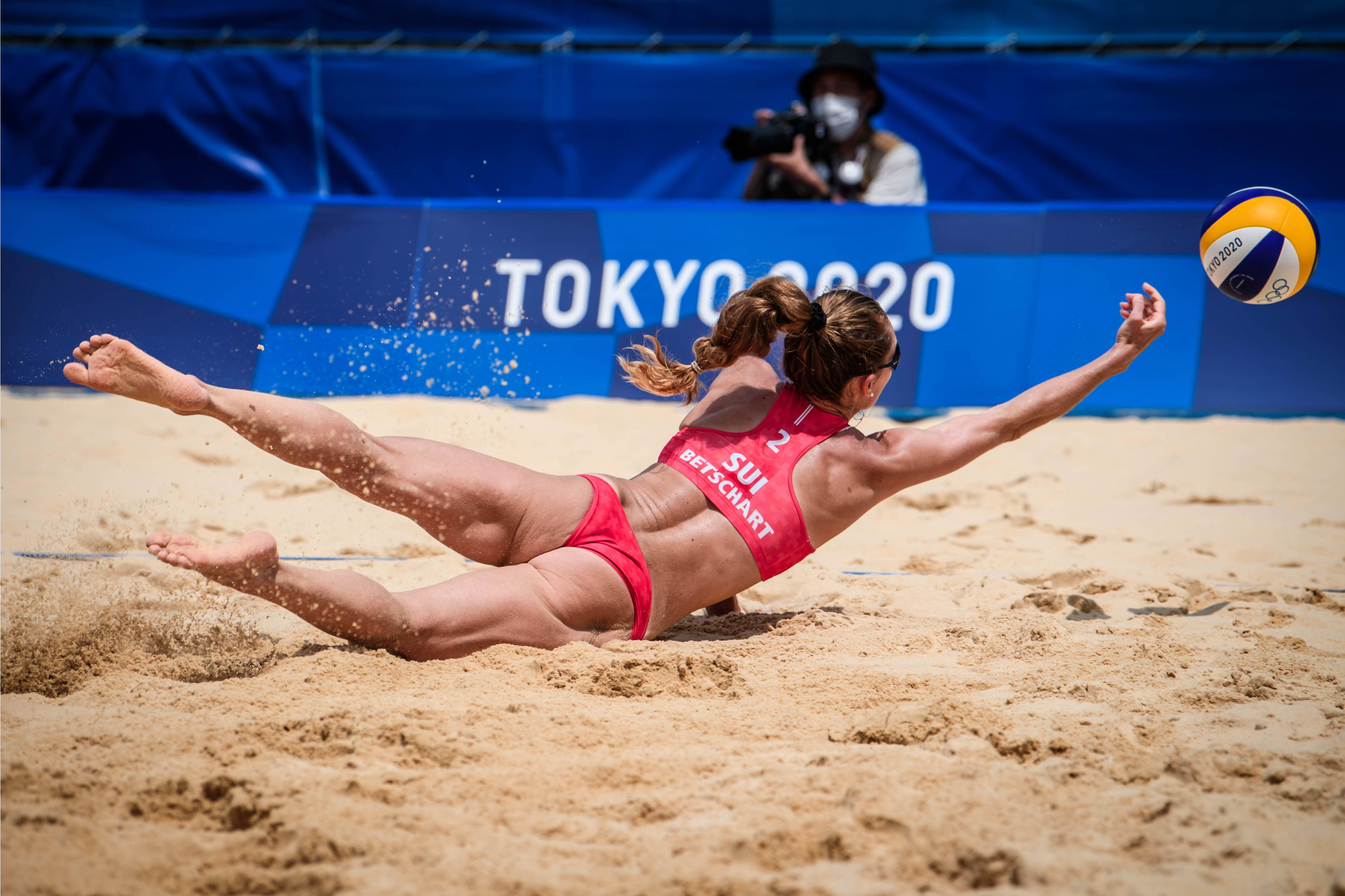 diving out | Scrolller