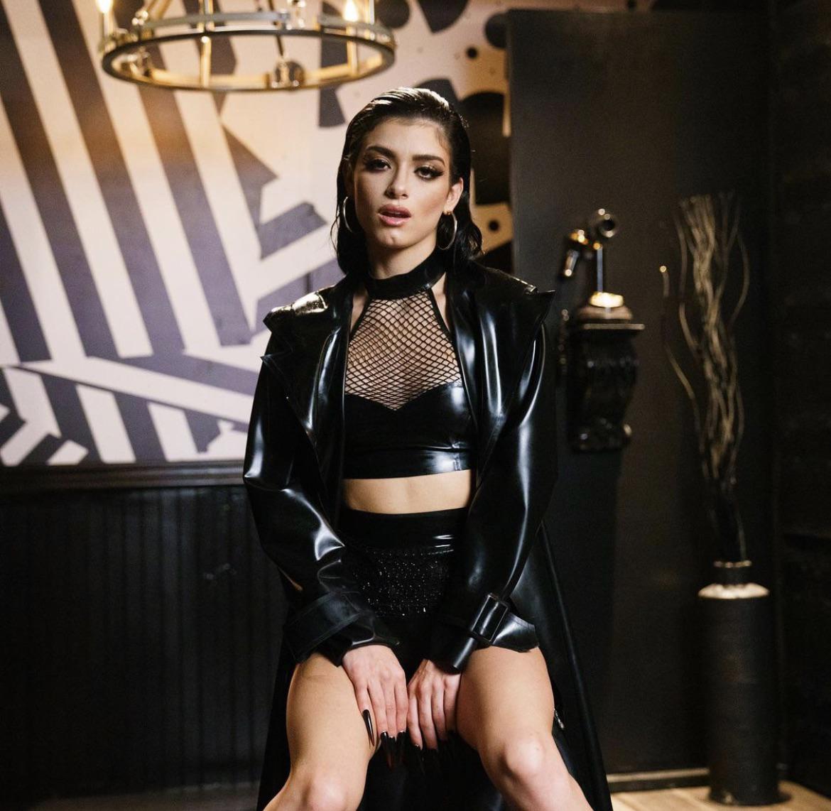 Dixie D’Amelio in all black makes me absolutely throb | Scrolller