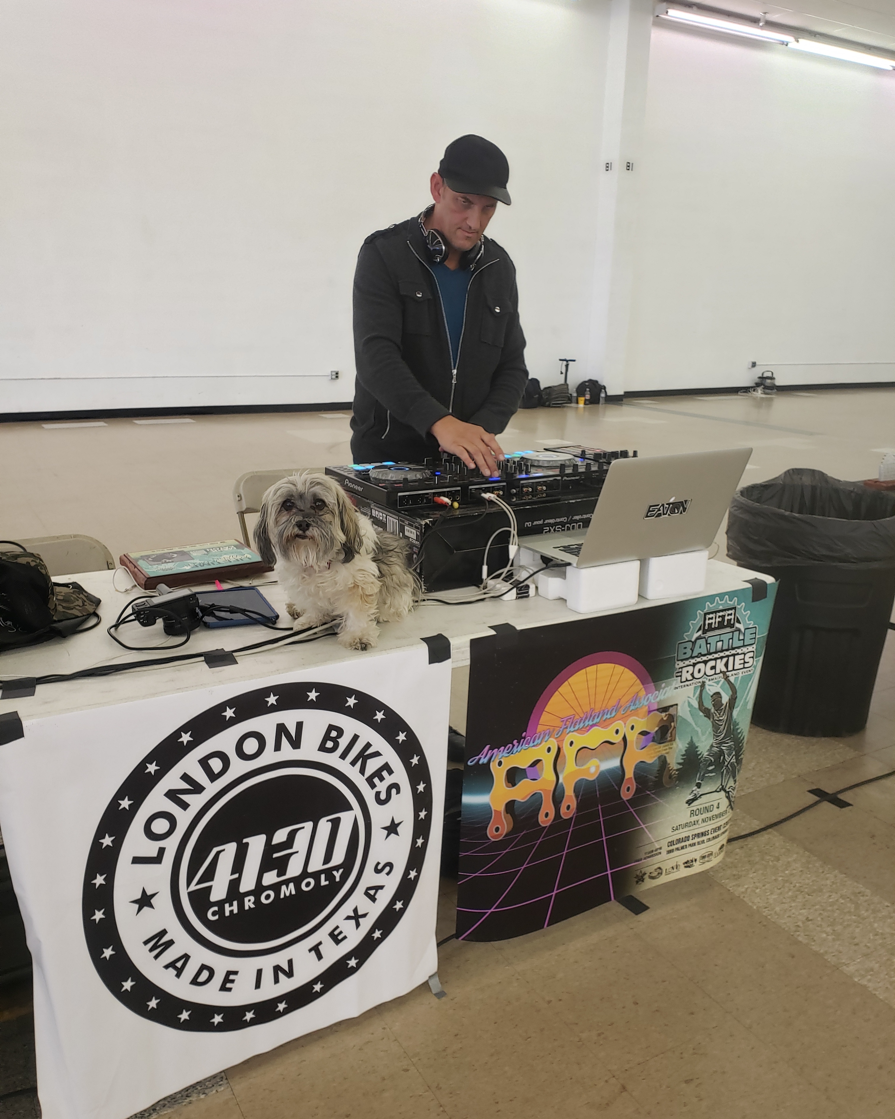 DJ fluff butt | Scrolller