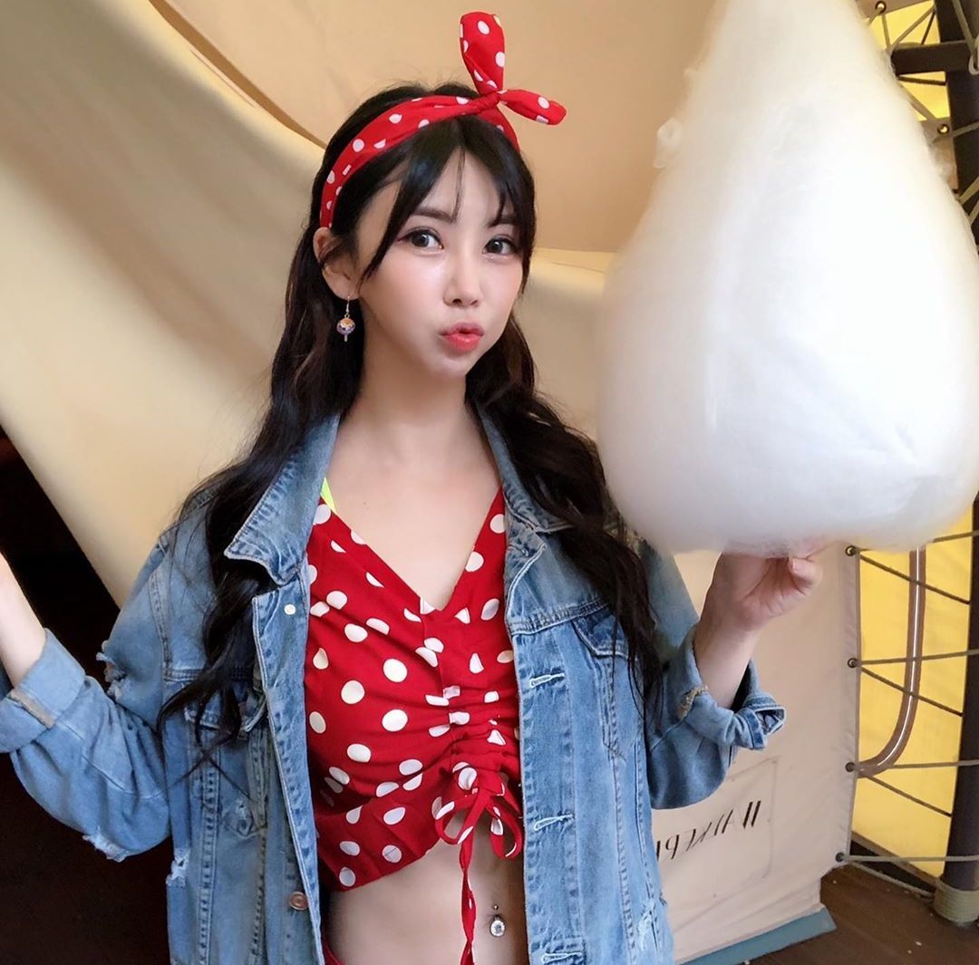 DJ Lime's Navel Piercing | Scrolller