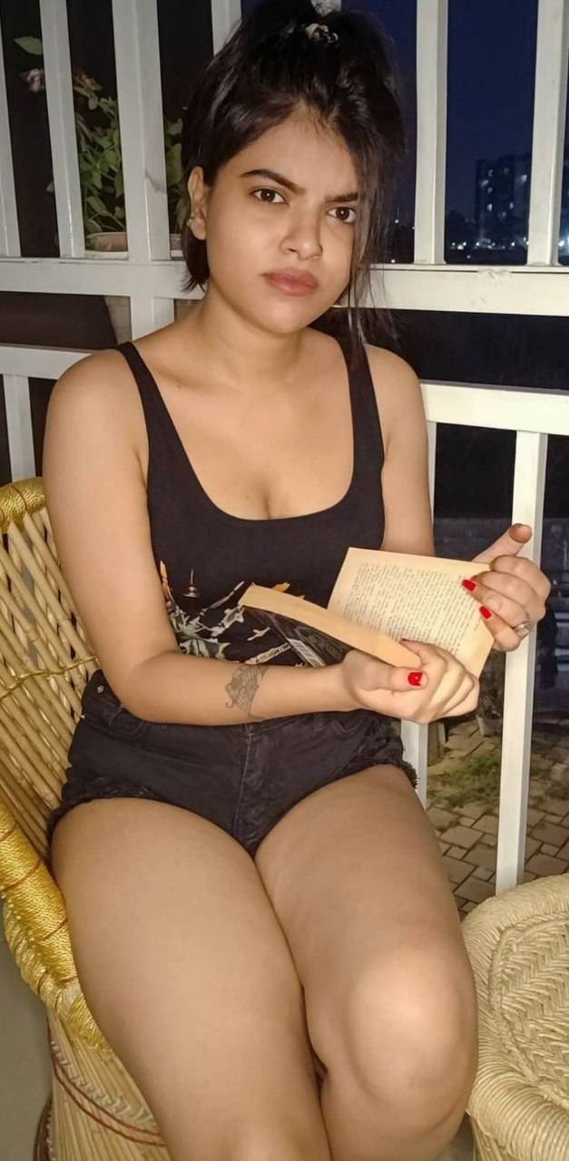 Dj Rhea's reaction when she sees all you guys rubbing your rods while staring at her thighs ...