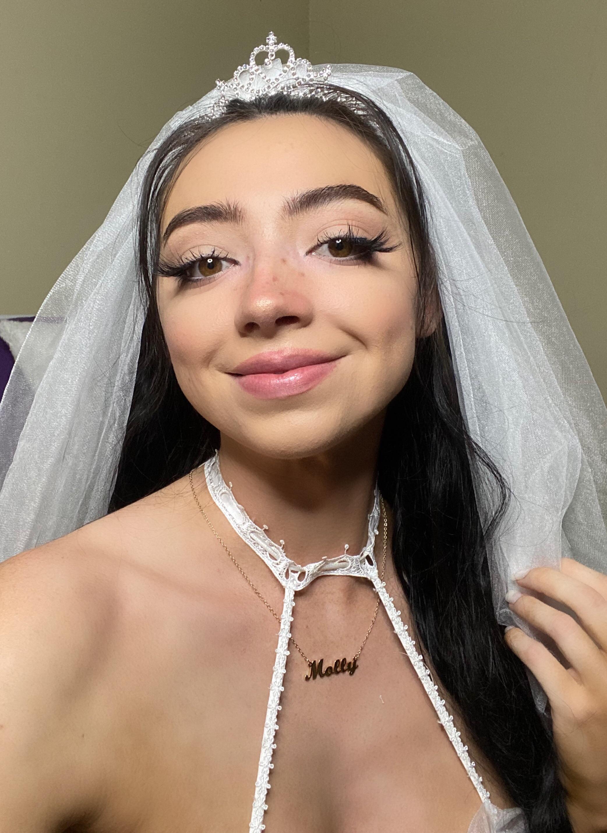 Do I have a cute smile? (Over 18) | Scrolller