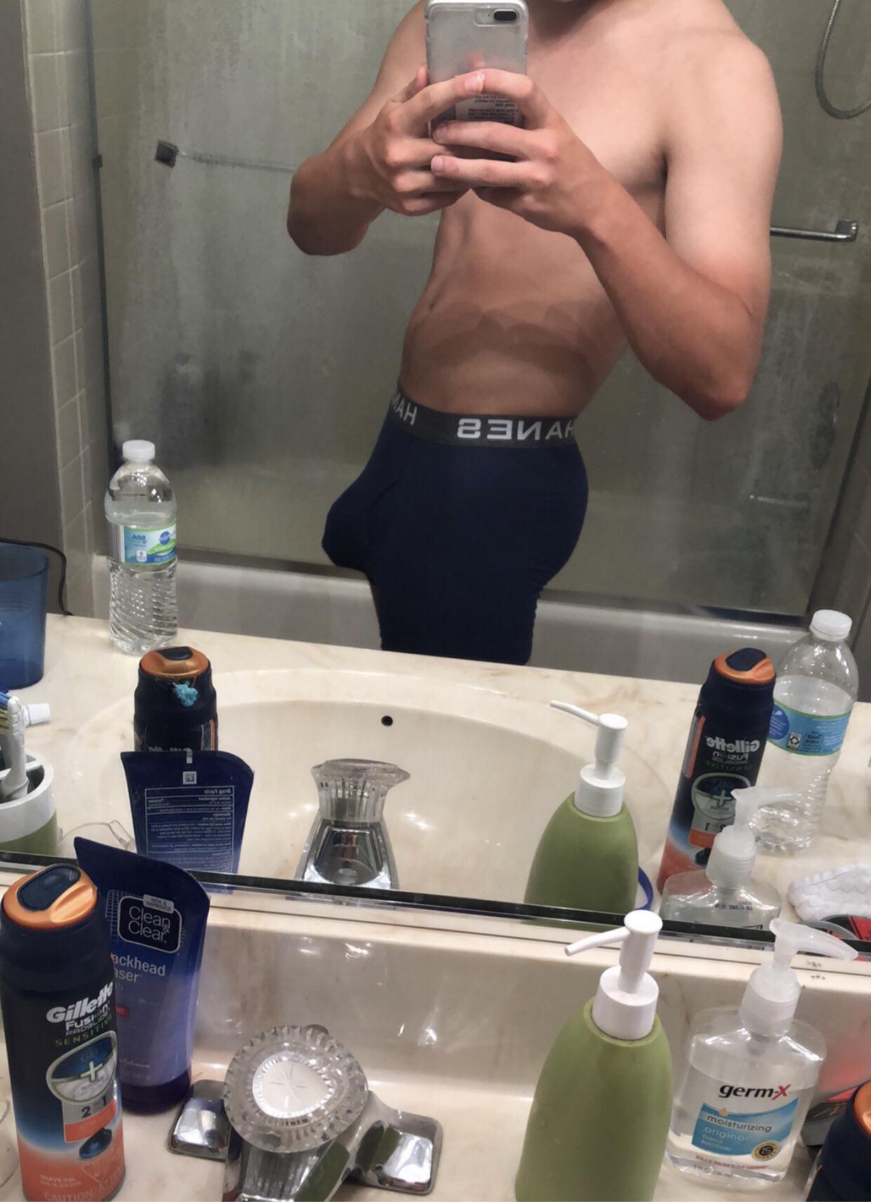 do i have a nice bulge? | Scrolller