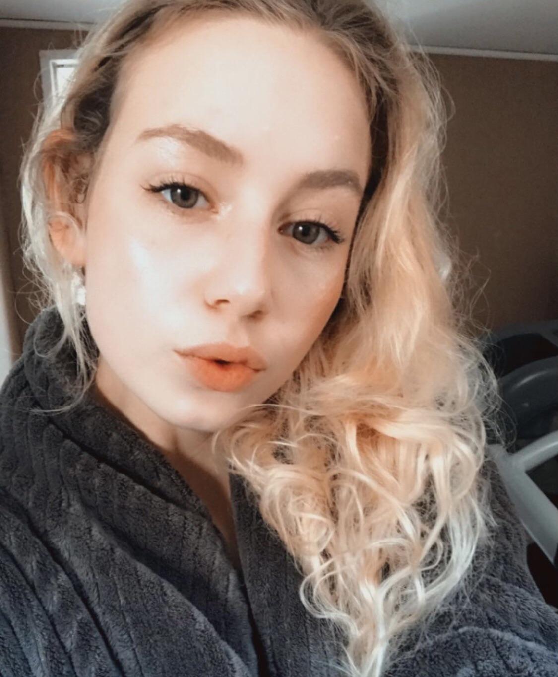 Would you breed with my pretty face ? | Scrolller