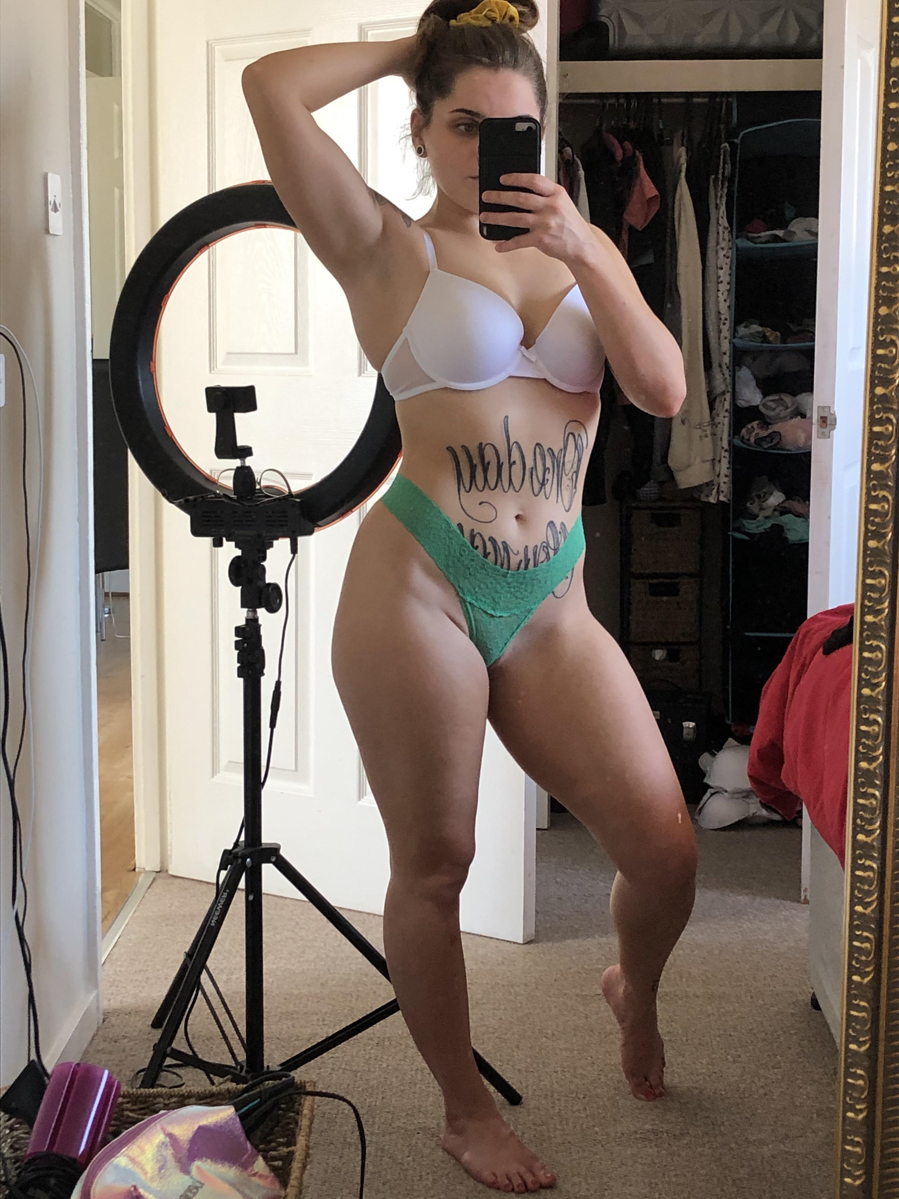 Do u like stomach tattoos? 😘 | Scrolller